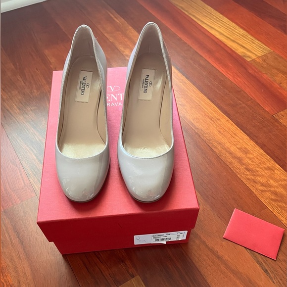 Valentino Garavani | Shoes | Valentino Garavani Tango Pump Right Foot ...